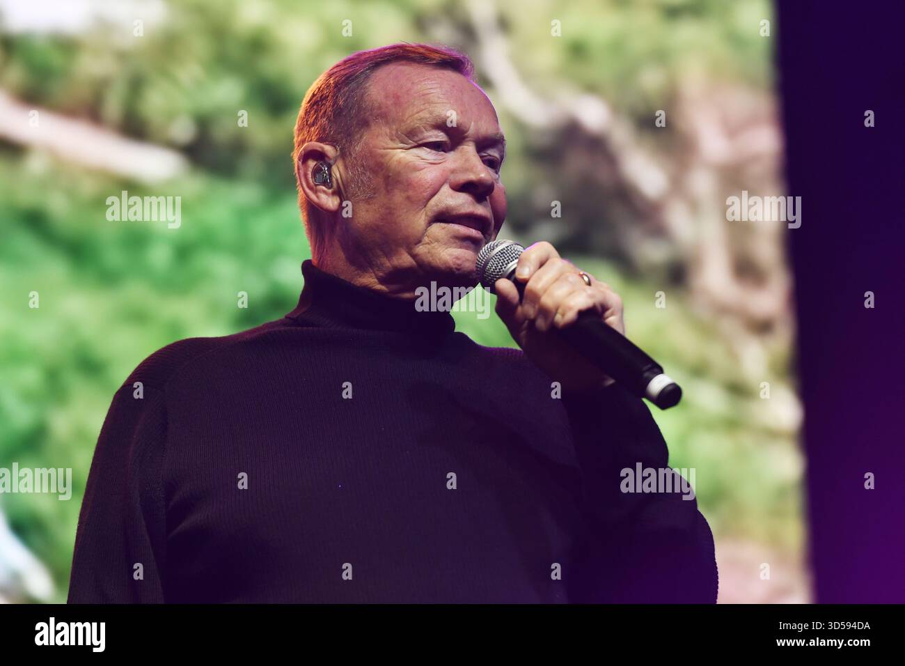 LONDON, ENGLAND - NOVEMBER 13: Ali Campbell performing for ‘I Love ...