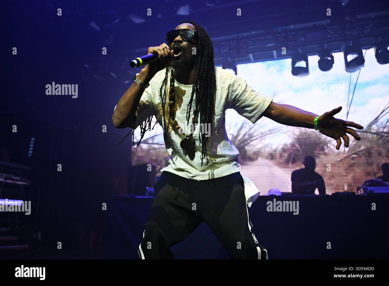 LONDON, ENGLAND - NOVEMBER 13: General Levy performing for ‘I Love ...