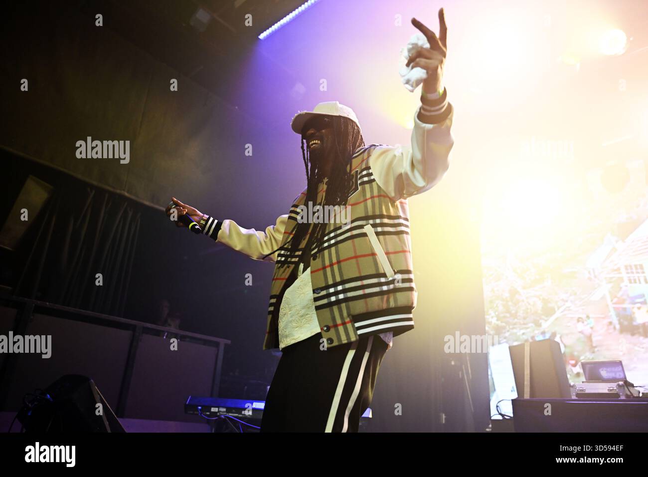 LONDON, ENGLAND - NOVEMBER 13: General Levy performing for ‘I Love ...
