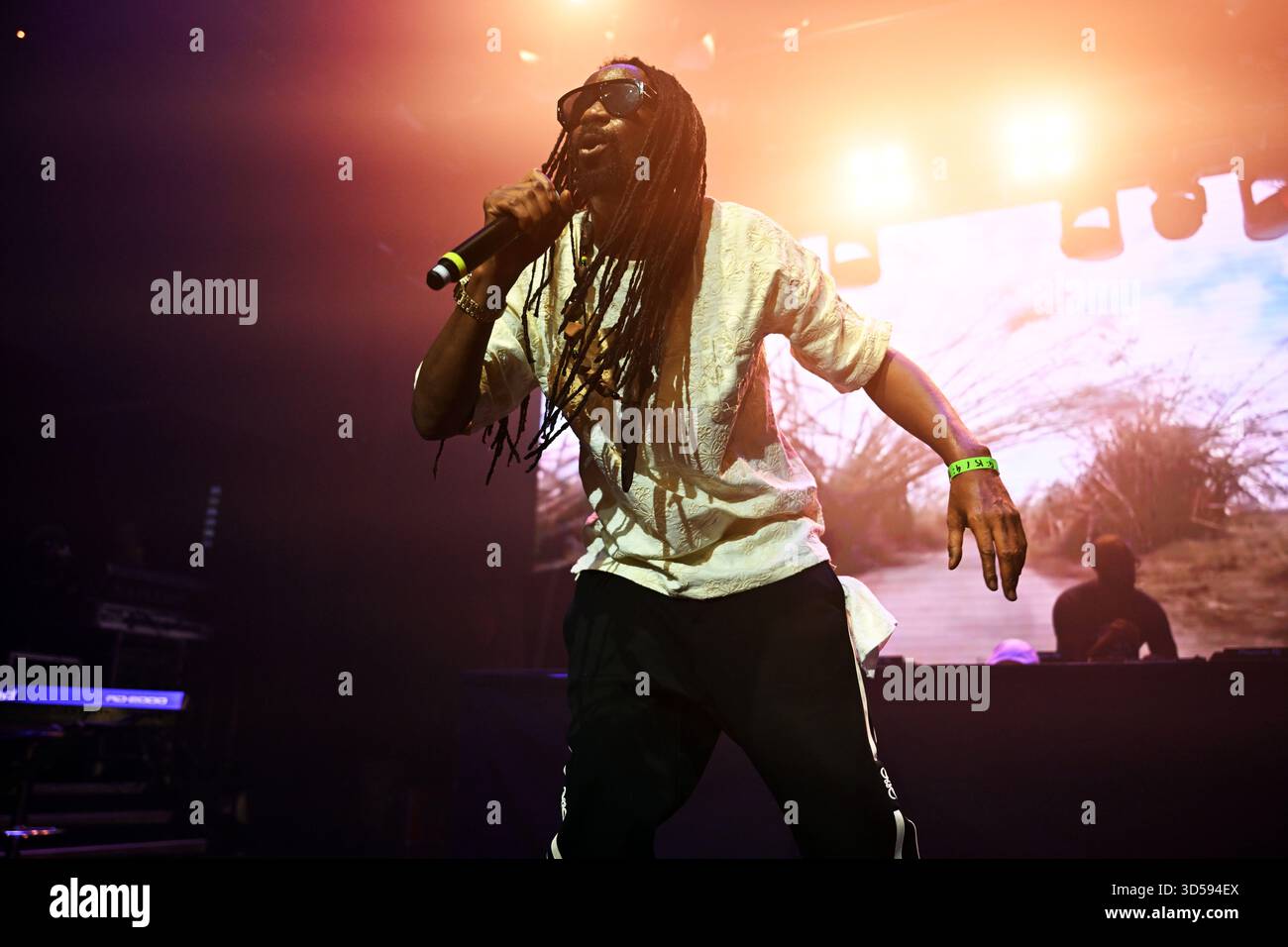 LONDON, ENGLAND - NOVEMBER 13: General Levy performing for ‘I Love ...