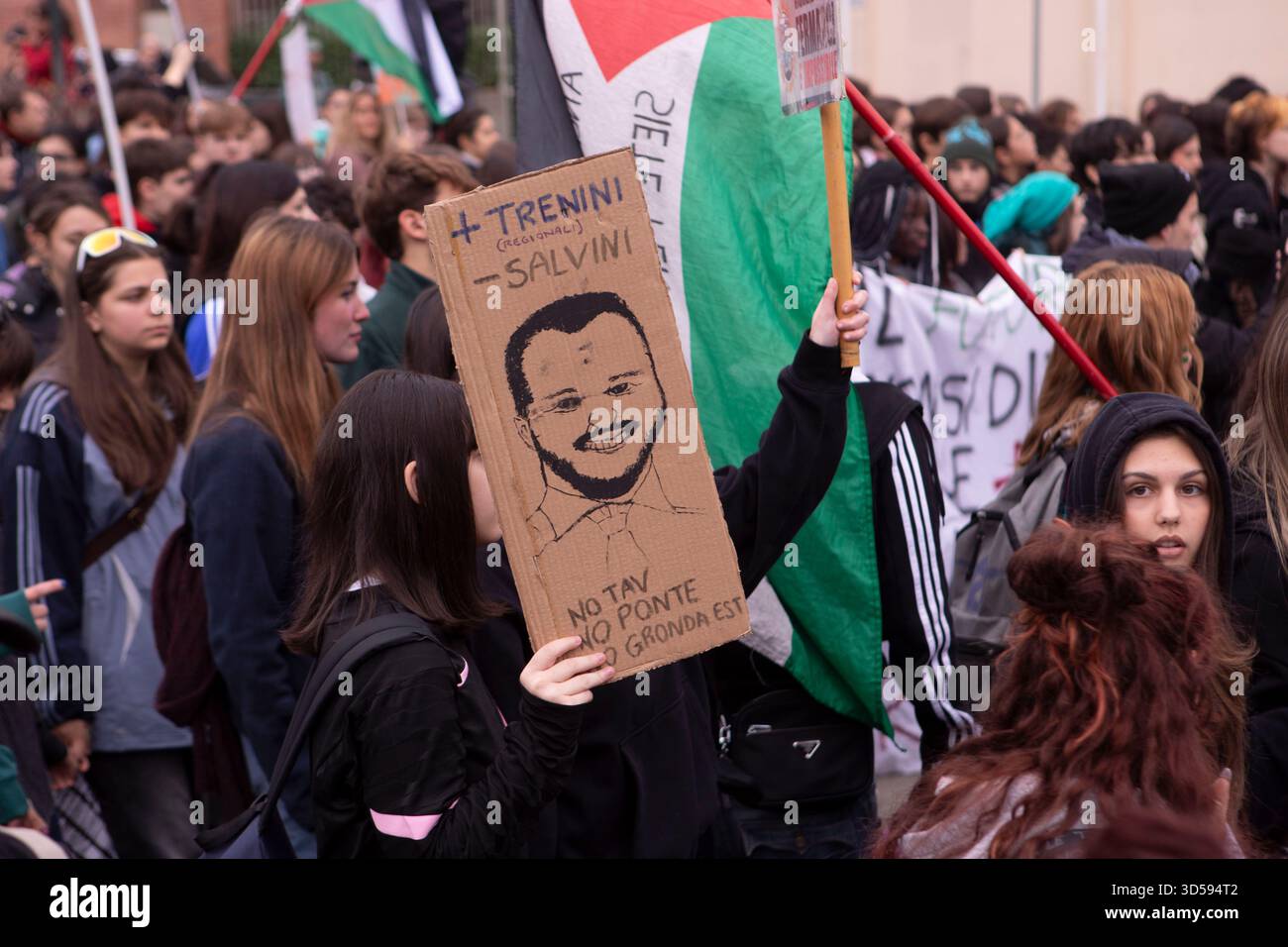 Manifestazione degli studenti “No Meloni Day”. Torino, Italia - 14 ...