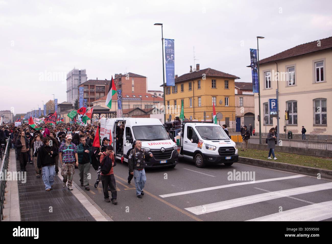 Manifestazione degli studenti “No Meloni Day”. Torino, Italia - 14 ...