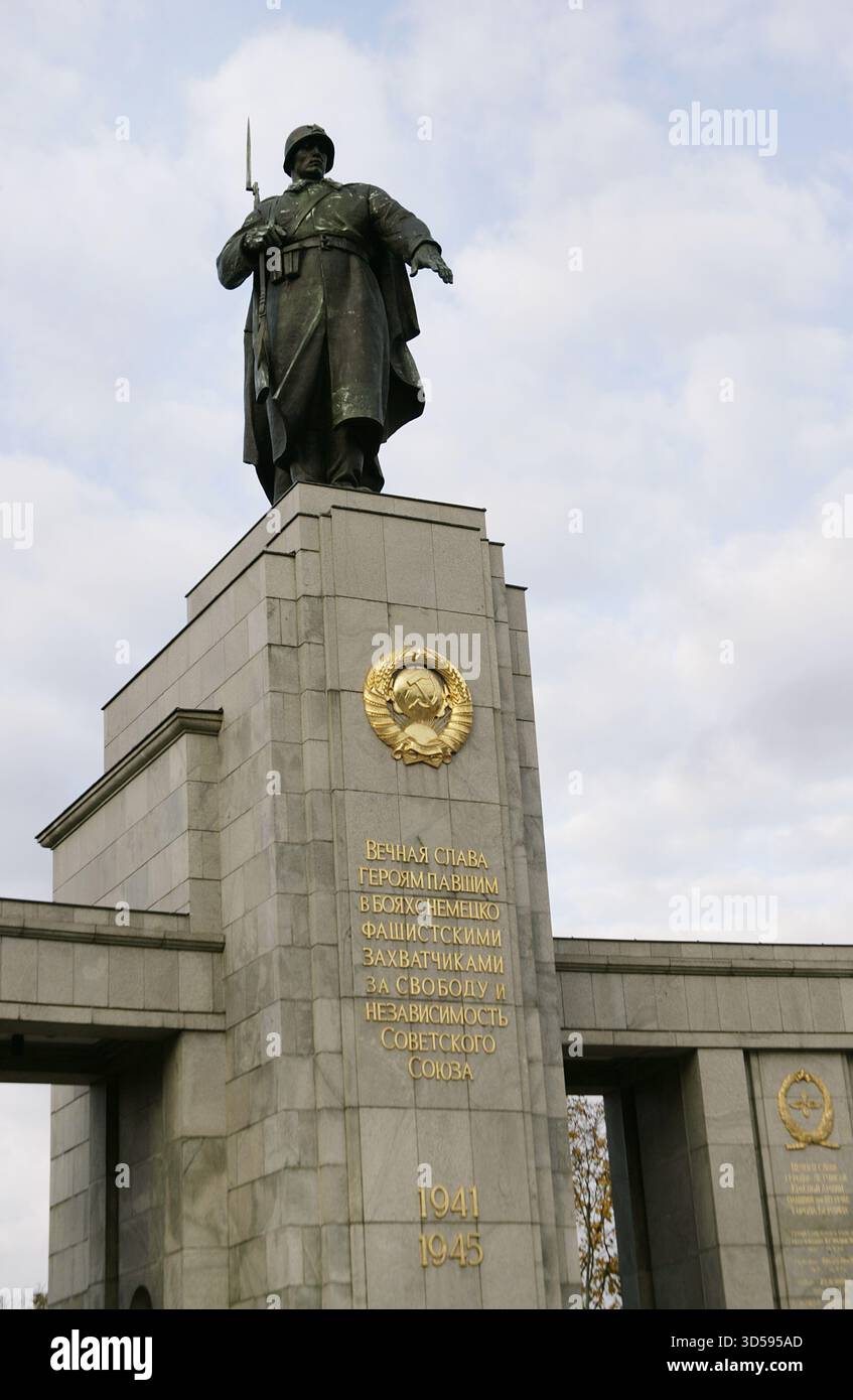 Berlin, Germany. Soviet War Memorial in the Tiergarten (Sowjetisches ...
