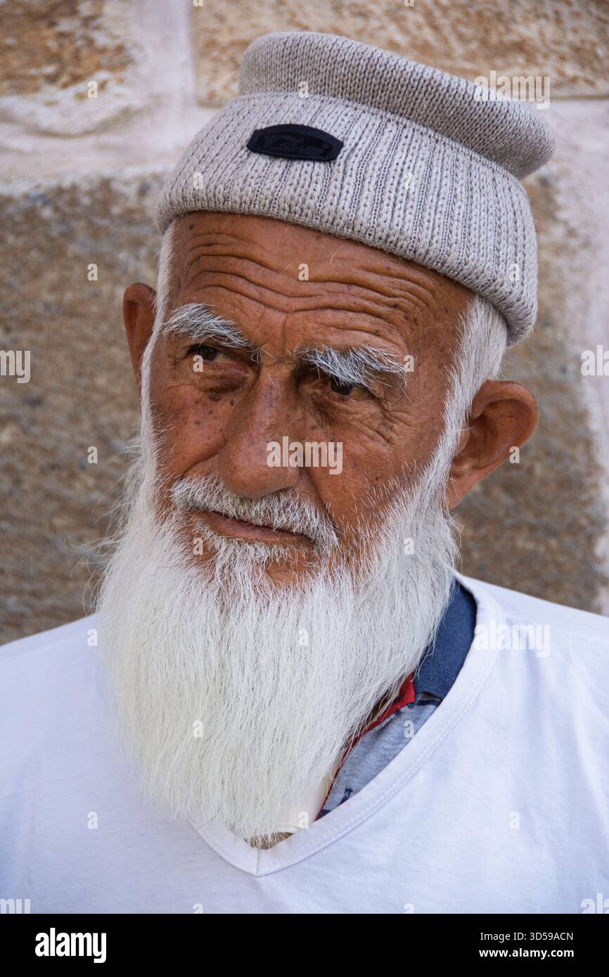 Faces of Turkiye (Turkey) - Elder Islamic Man in Istanbul Stock Photo ...