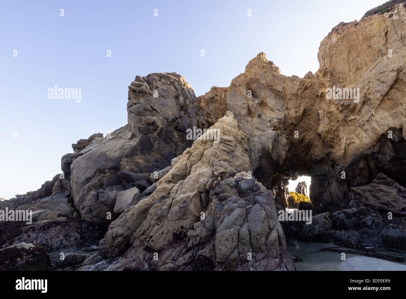 Natural rock formations beach hi-res stock photography and images - Alamy
