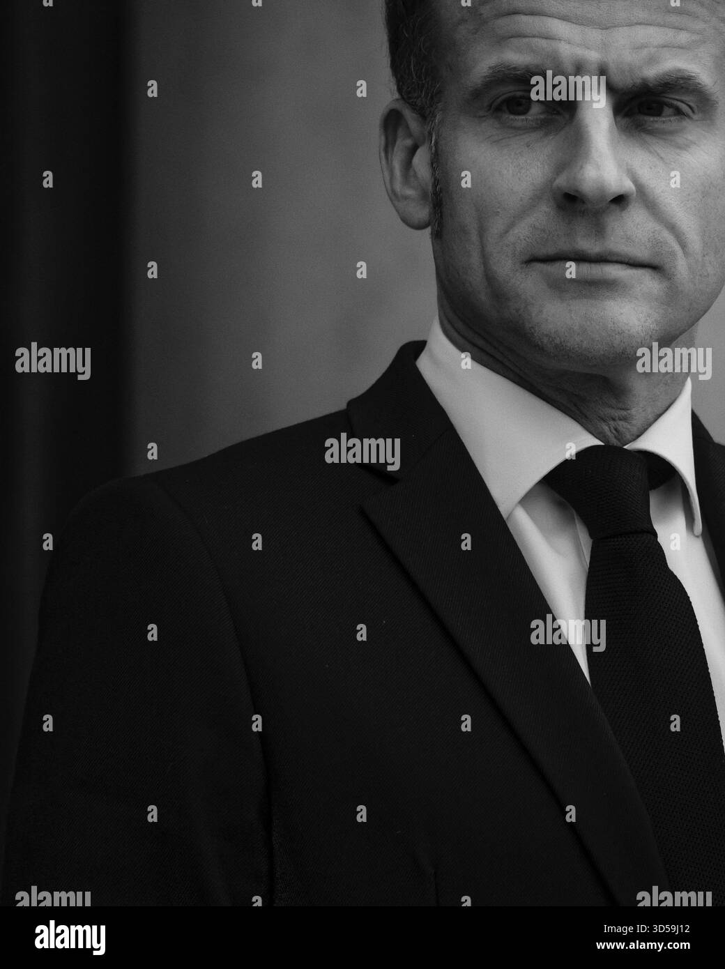 Portrait : French President Emmanuel Macron looks at The Elysee ...