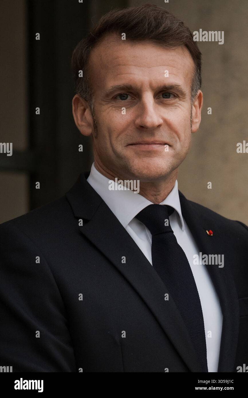 Portrait : French President Emmanuel Macron looks at The Elysee ...