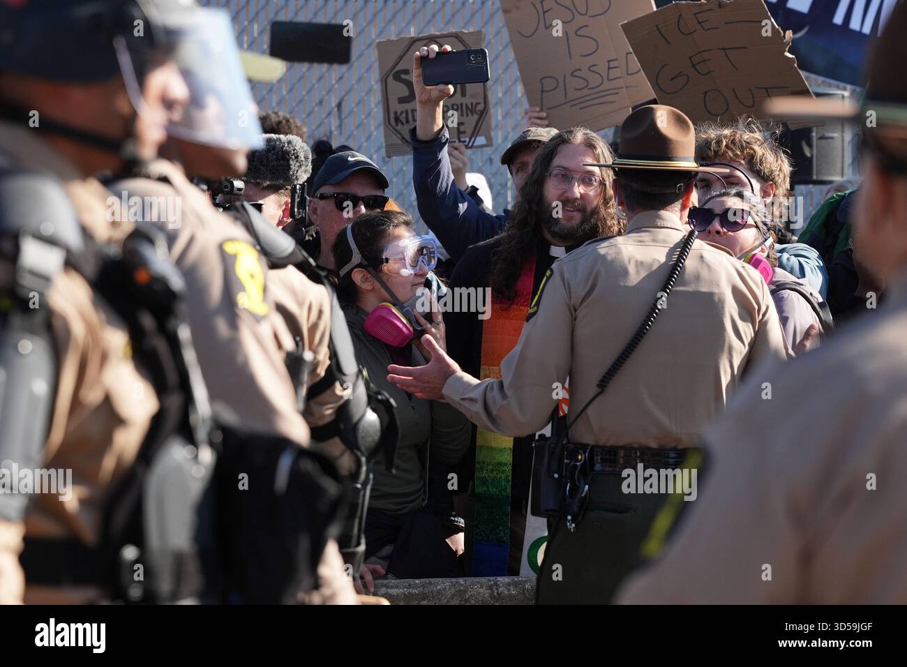 Illinois State Police and Cook County Sheriff Police guard as ...