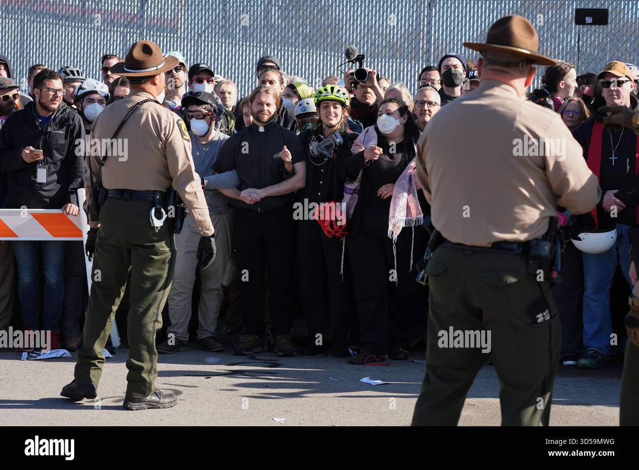 Protesters gather as Illinois State Police and Cook County Sheriff ...