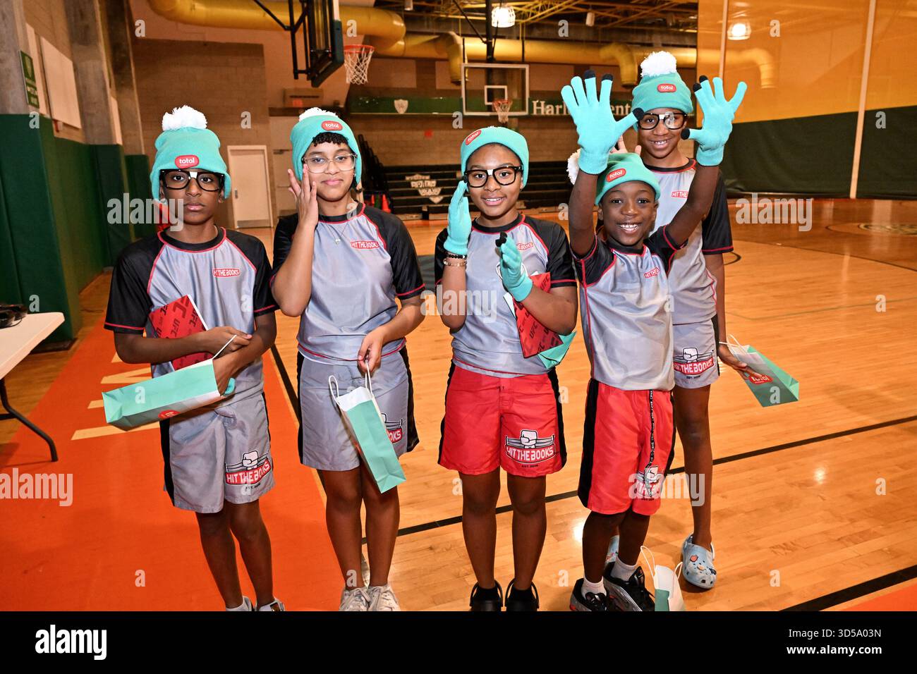 IMAGE DISTRIBUTED FOR TOTAL WIRELESS - Total Wireless gifts Hit the ...