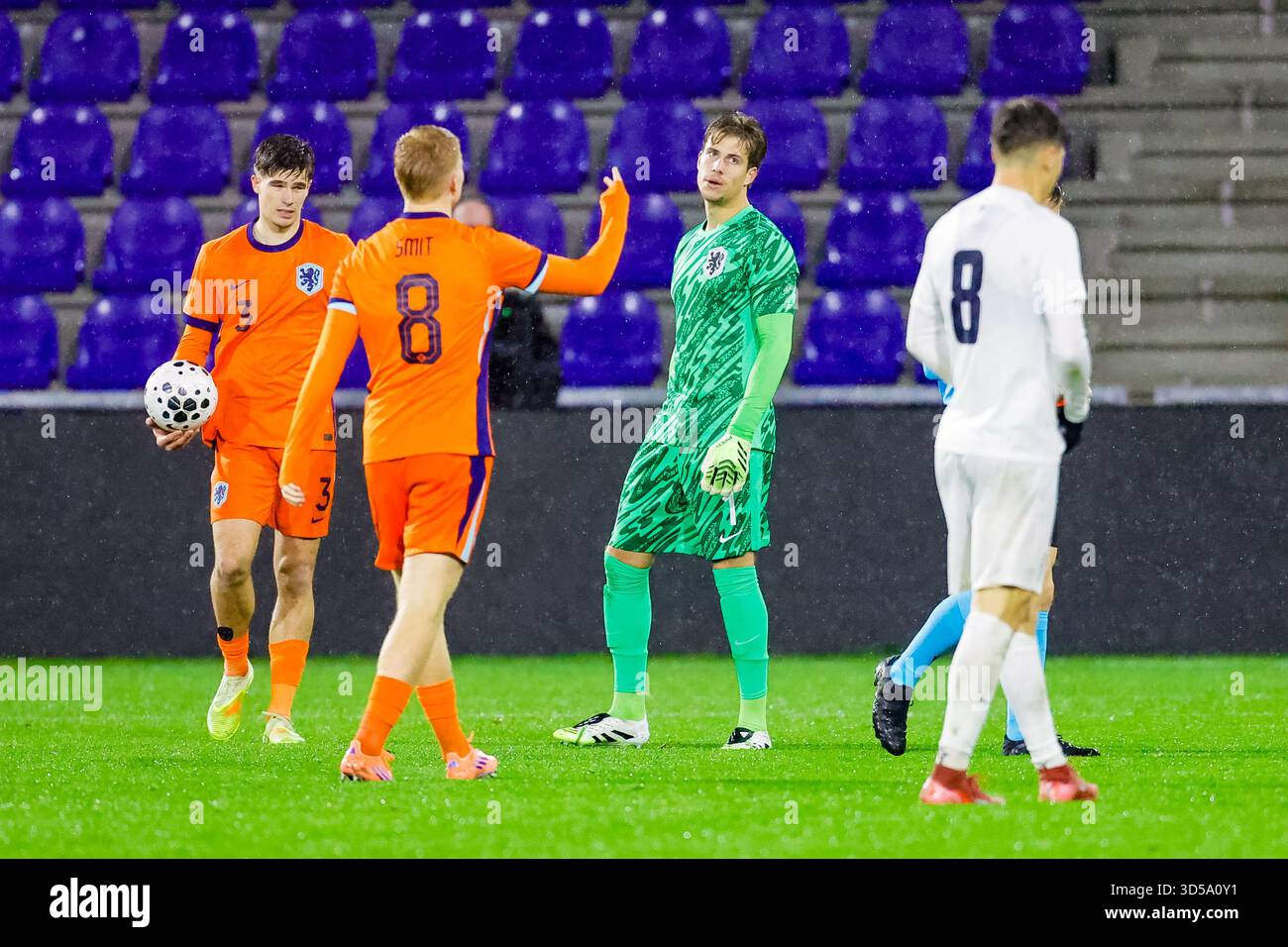 Leeuwarden - Goalkeeper Tom de Graaf of The Netherlands U21 being sent ...