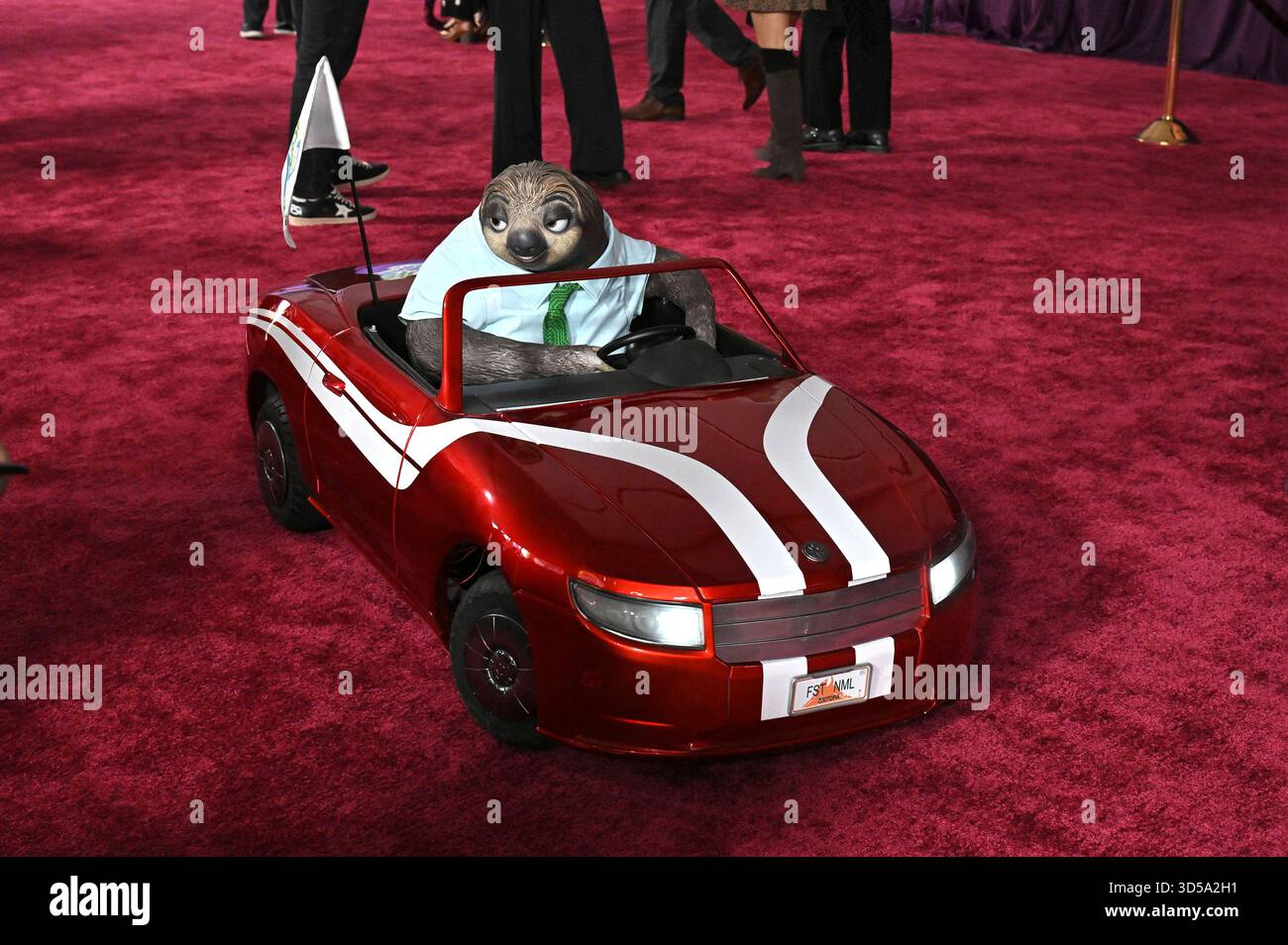 Faultier Flash bei der Weltpremiere des Animationsfilms Zoomania 2 im ...
