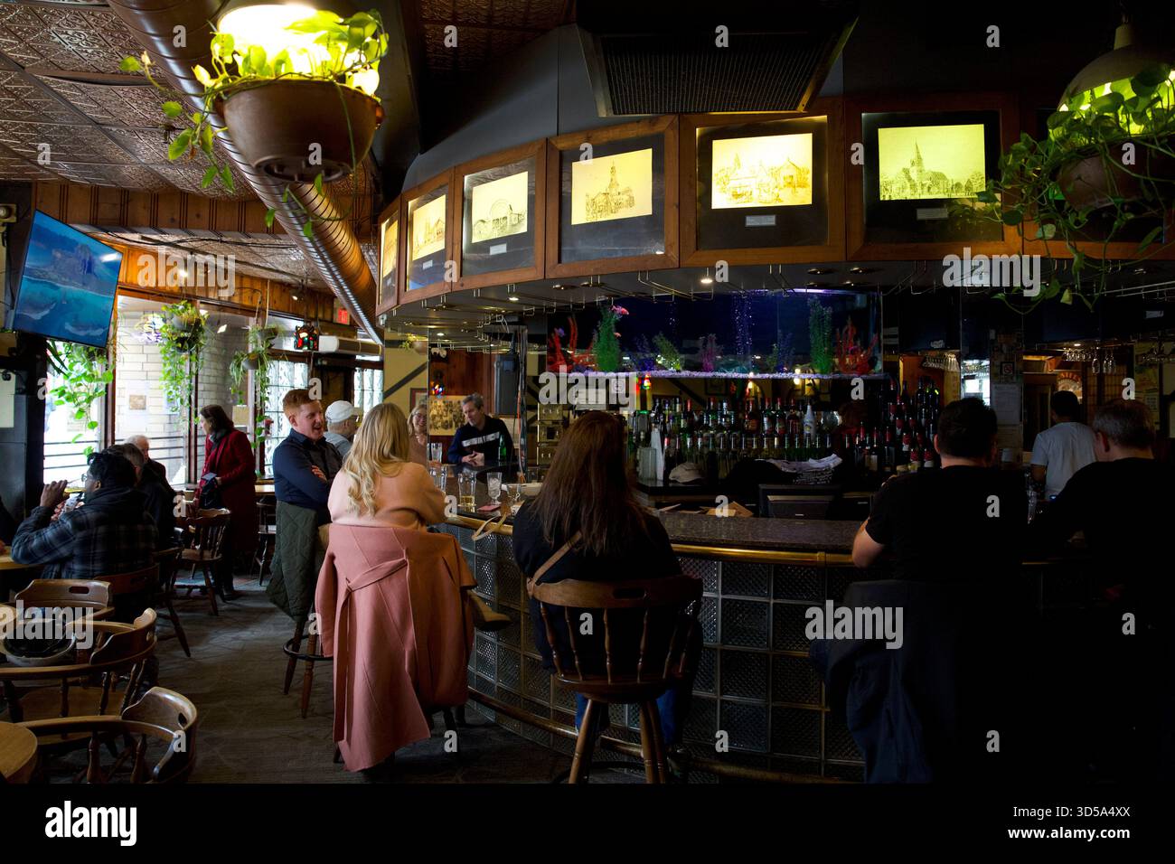 Customers at shown at Imperial Pub in downtown Toronto on Friday Nov ...