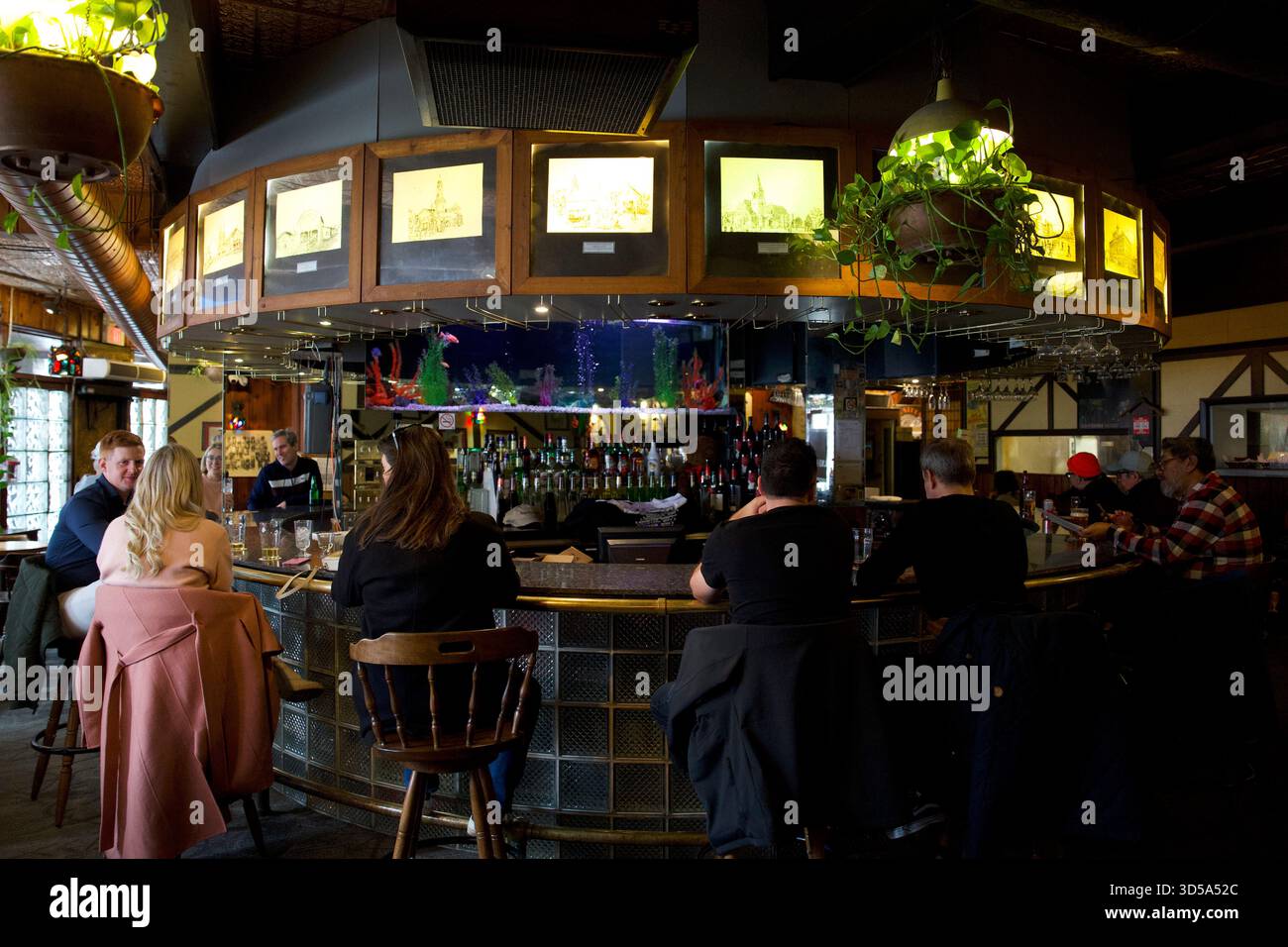 Customers at shown at Imperial Pub in downtown Toronto on Friday Nov ...