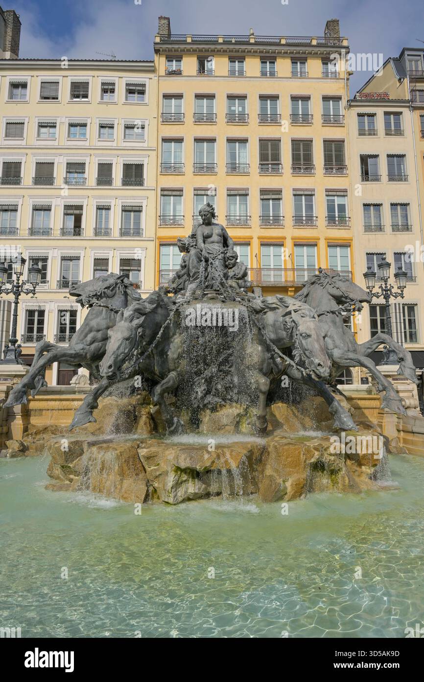 Fontaine Bartholdi, Brunnen auf dem Pl. des Terreaux, Lyon, Frankreich ...