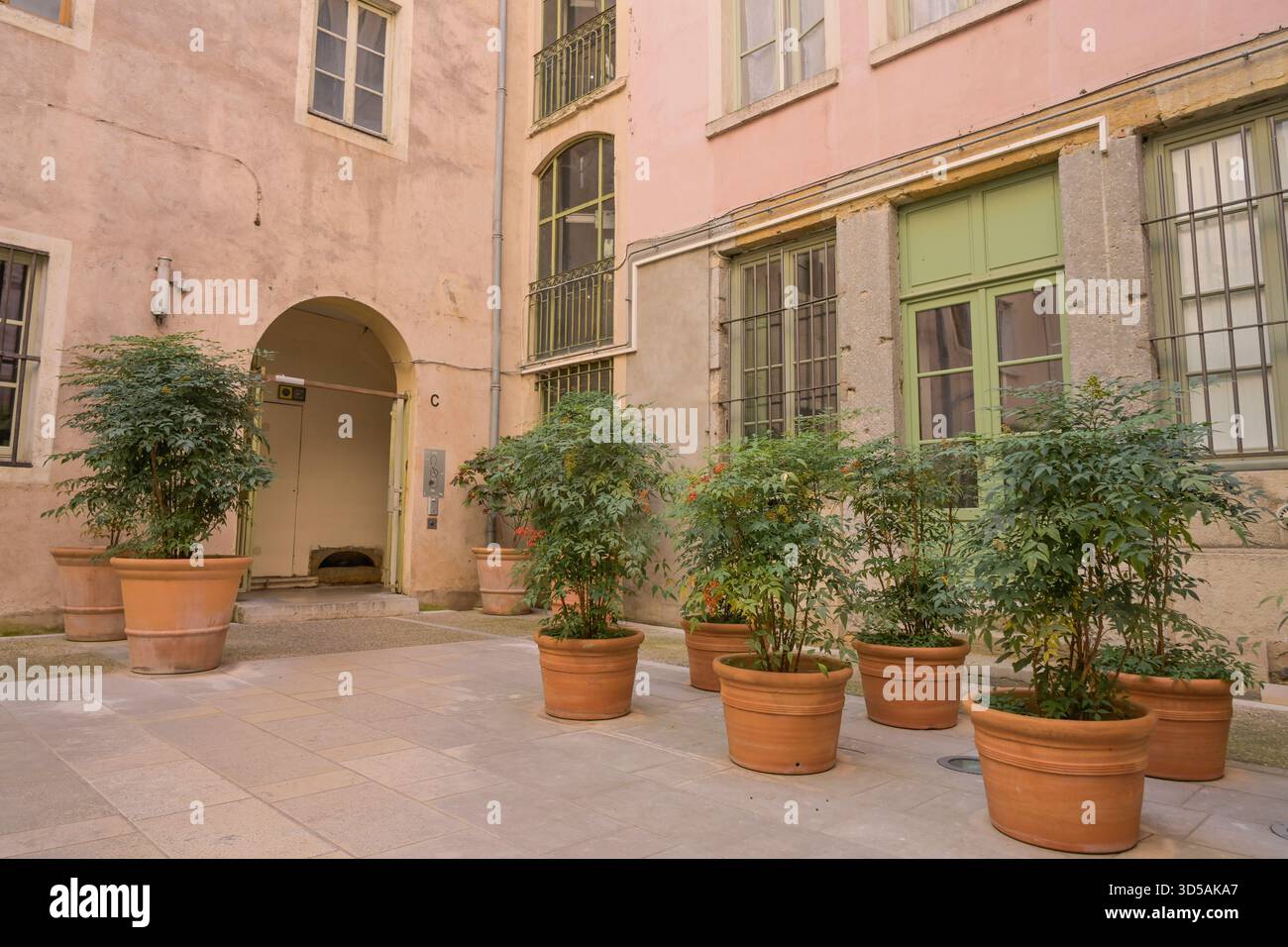 Innenhof, Traboule im Viertel La Croix-Rousse, Altstadt, Lyon ...