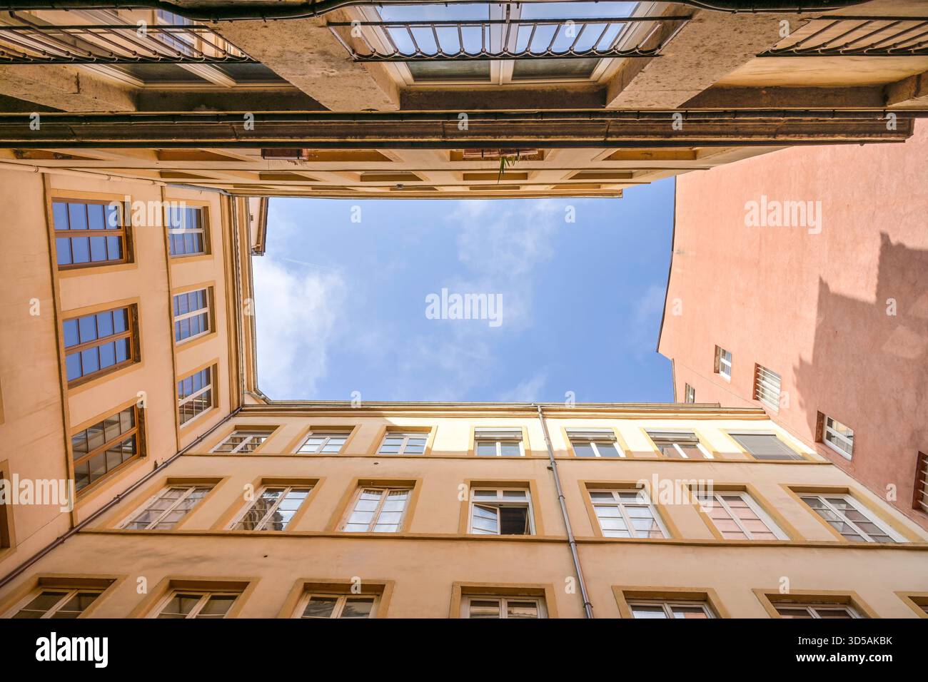Innenhof, Traboule im Viertel La Croix-Rousse, Altstadt, Lyon ...