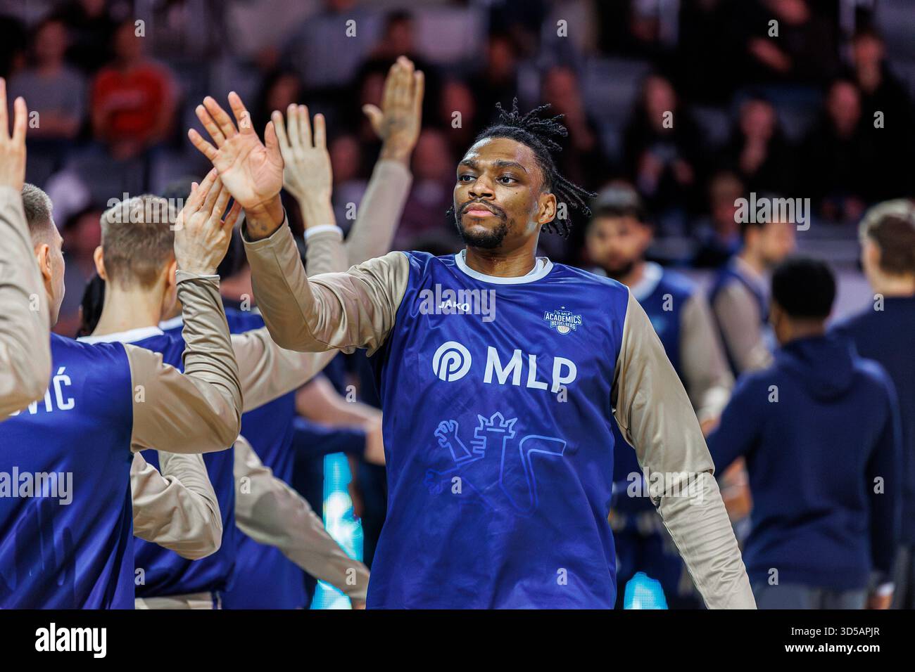 Osun Osunniyi (MLP Academics Heidelberg, #12), before the game begins ...