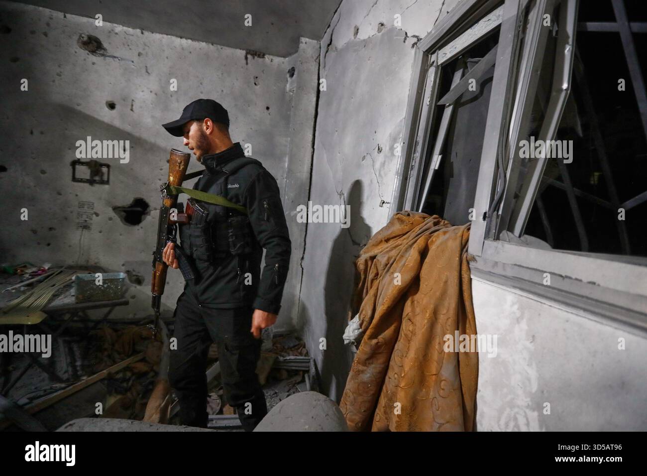 A Syrian Internal Security Forces officer inspects a home in Damascus ...