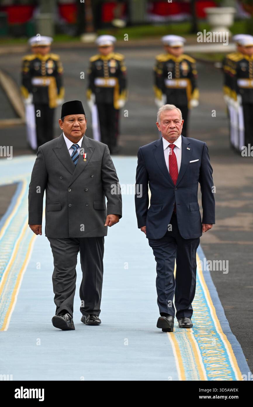 (251114) -- JAKARTA, Nov. 14, 2025 (Xinhua) -- Indonesian President ...