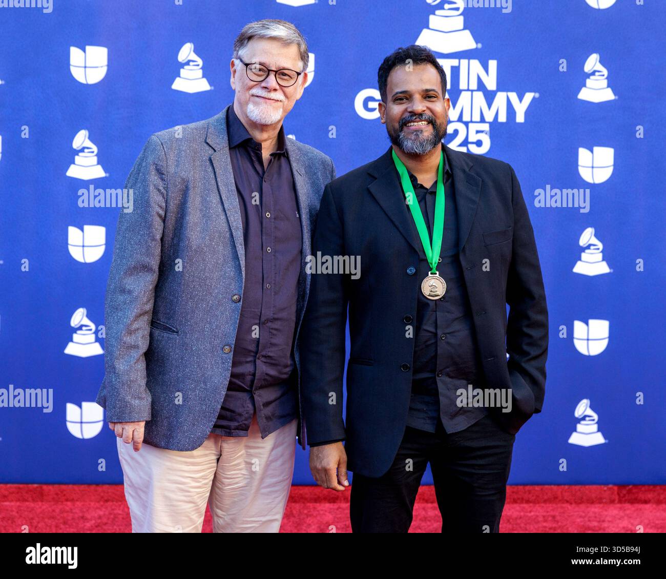 Marcelo Sabóia (L) and Leo Alcantara attend the Latin Grammy Awards at ...