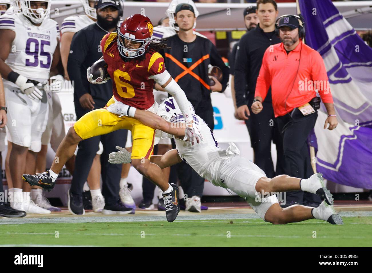 LOS ANGELES, CA - NOVEMBER 07: USC Trojans wide receiver Makai Lemon (6 ...