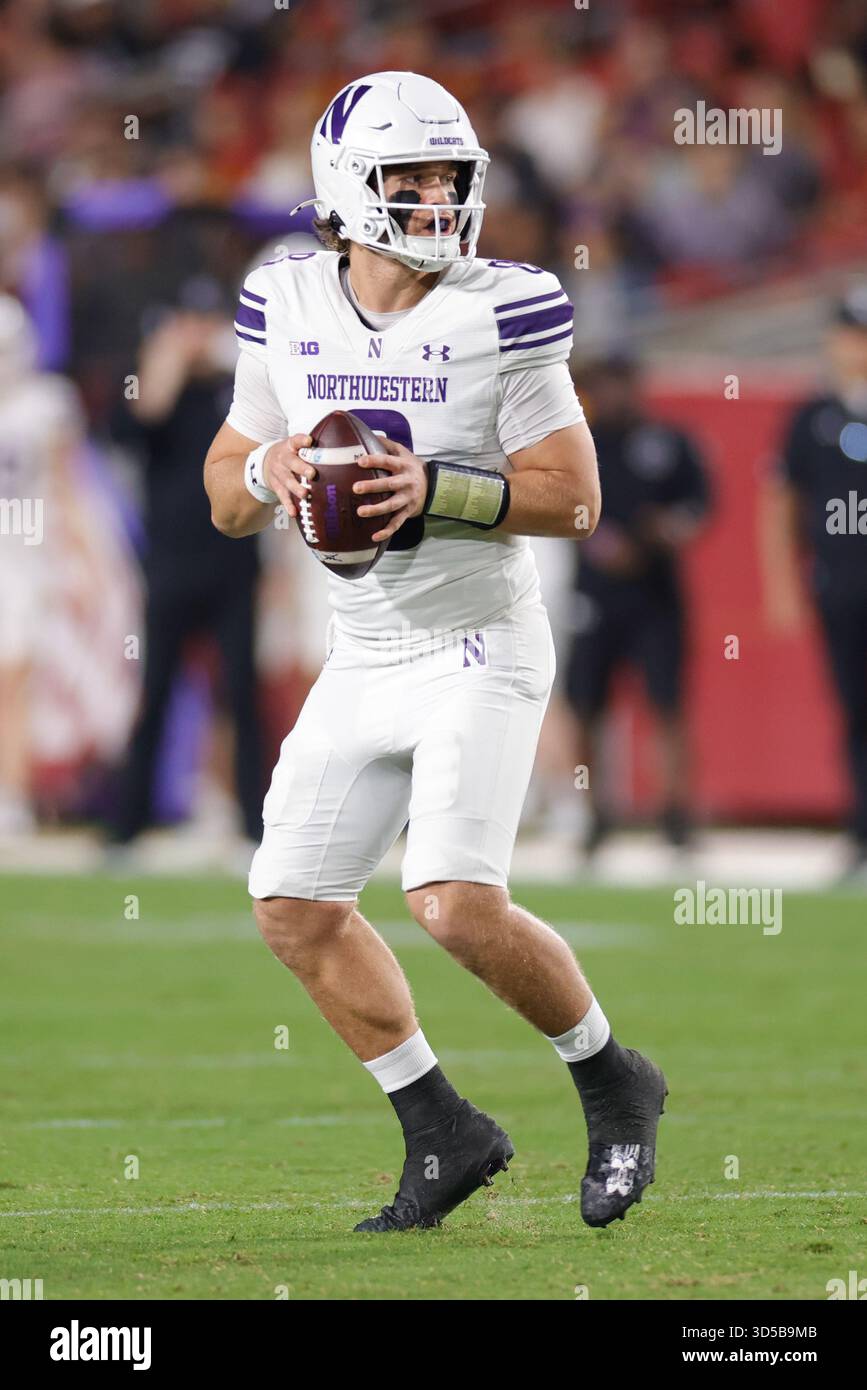 LOS ANGELES, CA - NOVEMBER 07: Northwestern Wildcats quarterback ...