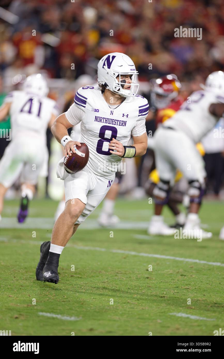 LOS ANGELES, CA - NOVEMBER 07: Northwestern Wildcats quarterback ...