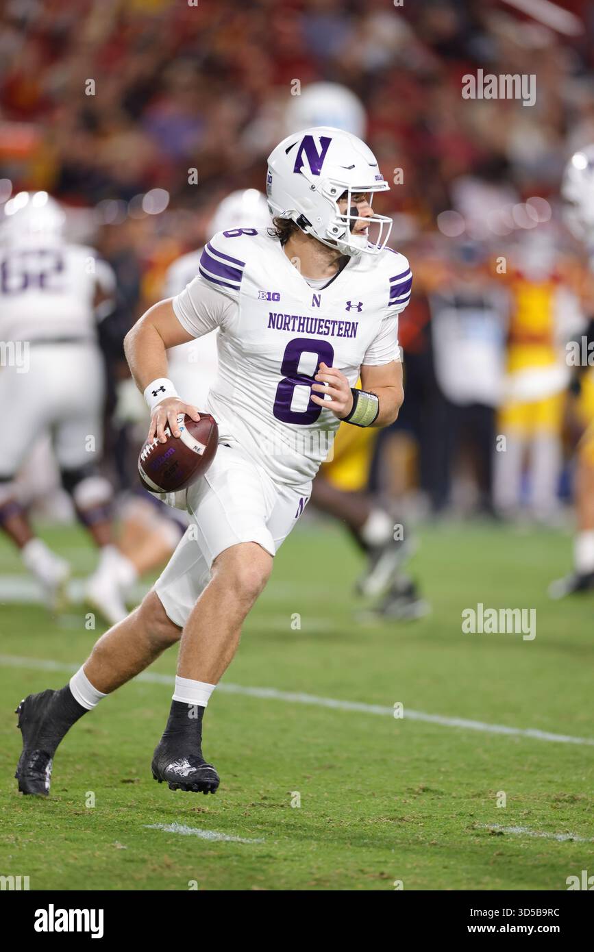 LOS ANGELES, CA - NOVEMBER 07: Northwestern Wildcats quarterback ...