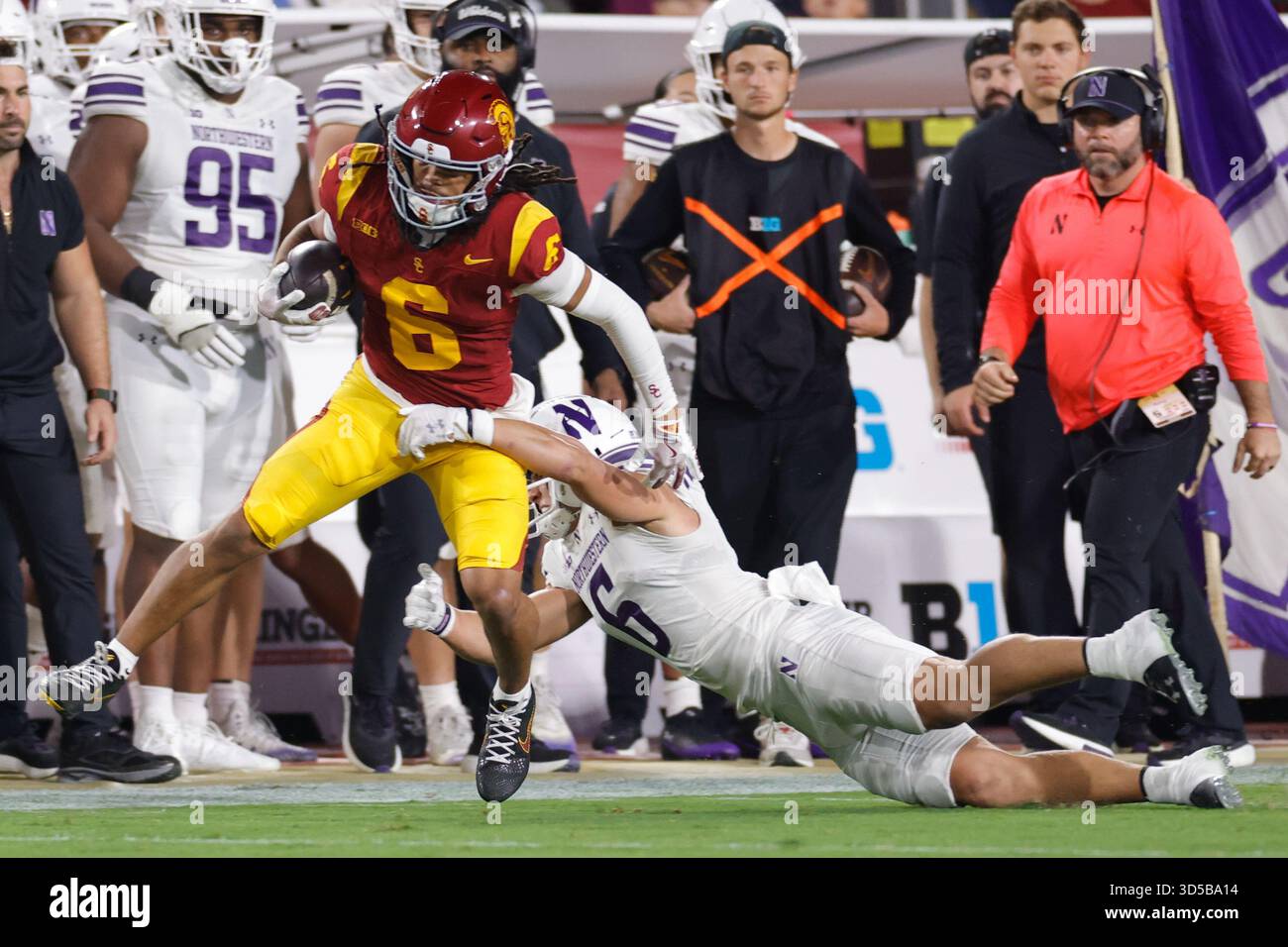 LOS ANGELES, CA - NOVEMBER 07: USC Trojans wide receiver Makai Lemon (6 ...
