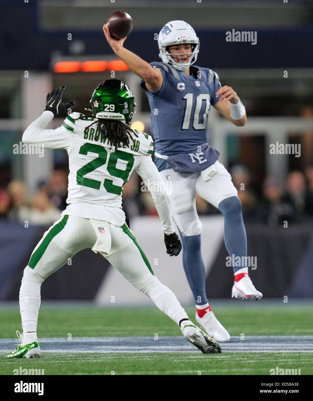 New England Patriots quarterback Drake Maye (10) throws during an NFL ...