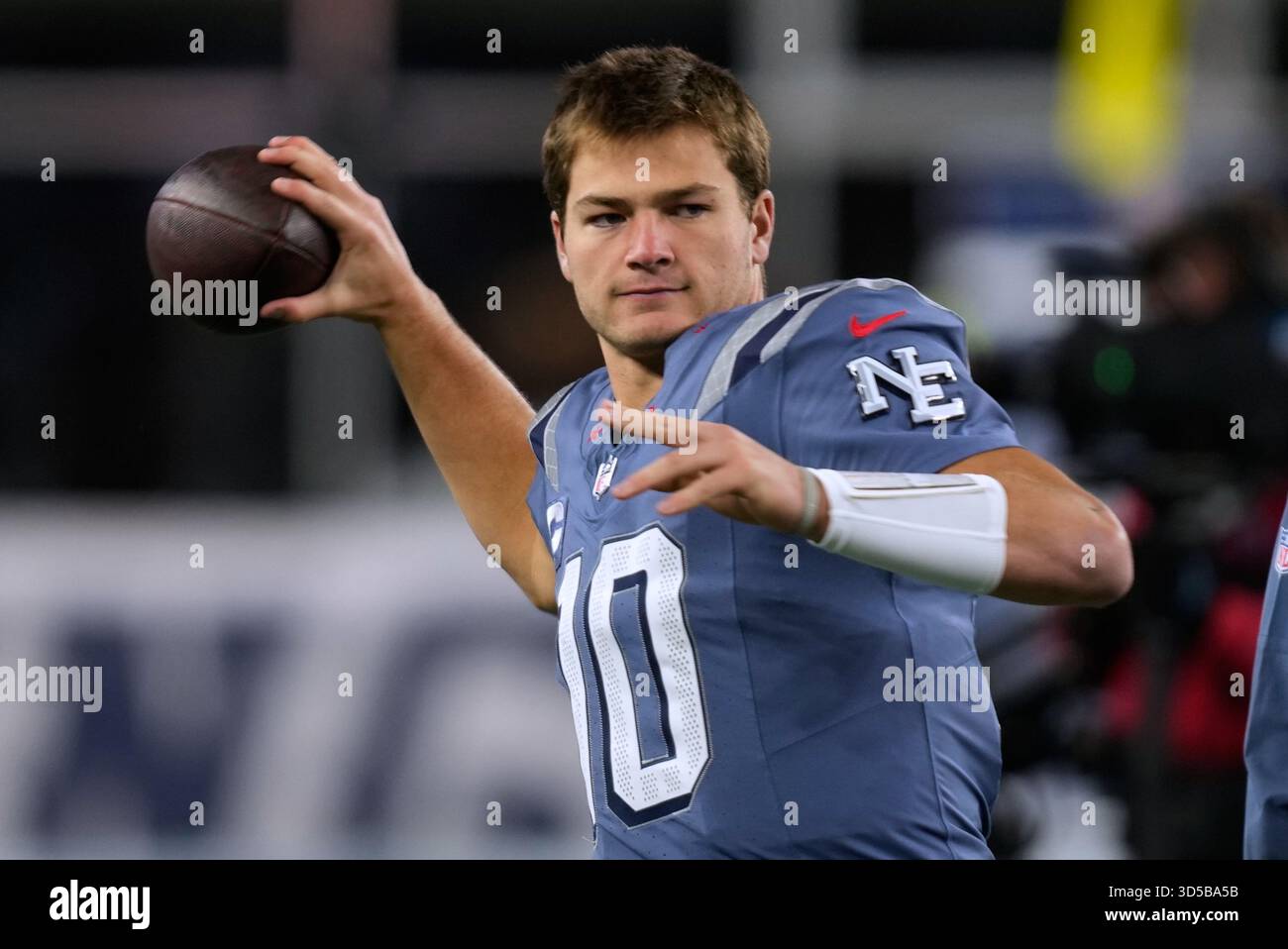 New England Patriots quarterback Drake Maye (10) warms up prior to an ...