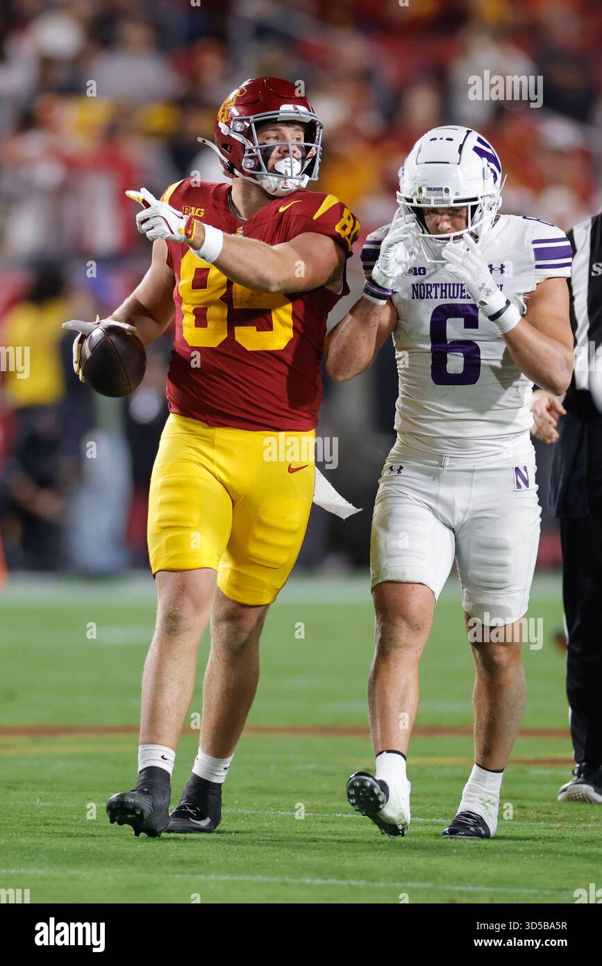 LOS ANGELES, CA - NOVEMBER 07: USC Trojans tight end Walker Lyons (85 ...