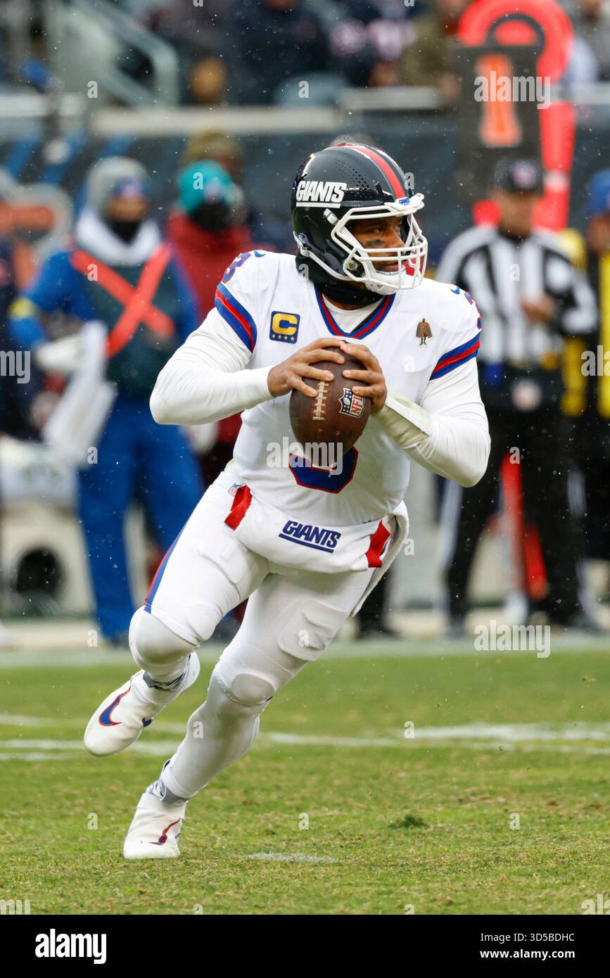 New York Giants quarterback Russell Wilson (3) runs with the ball ...