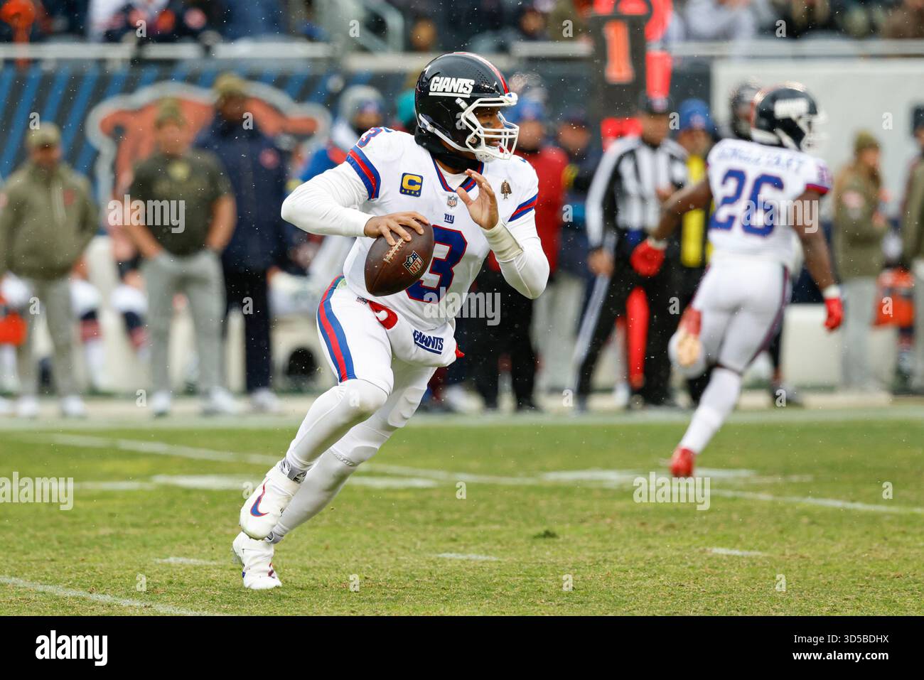 New York Giants quarterback Russell Wilson (3) runs with the ball ...