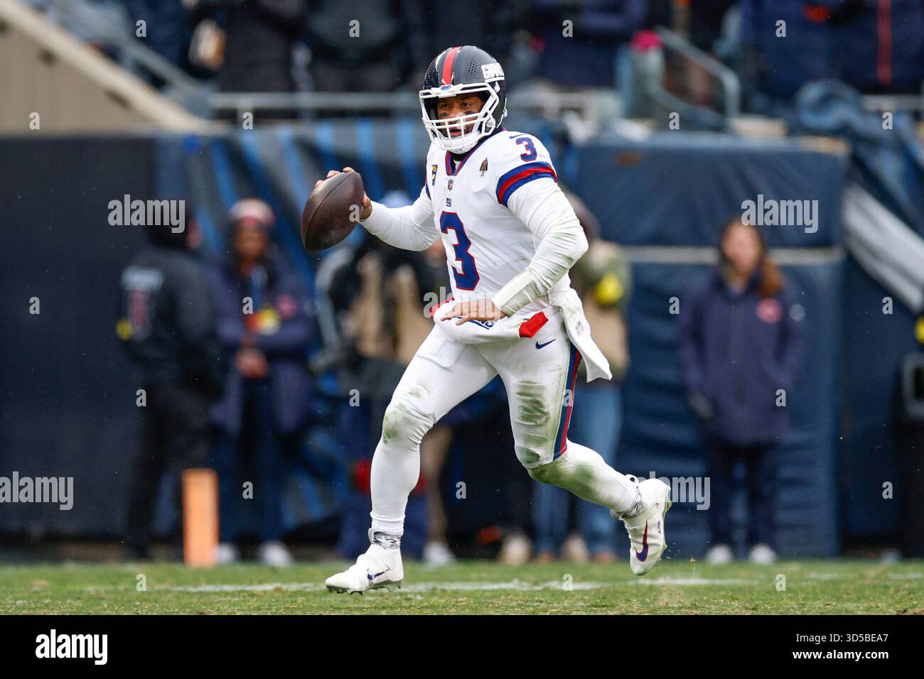 New York Giants quarterback Russell Wilson (3) runs with the ball ...