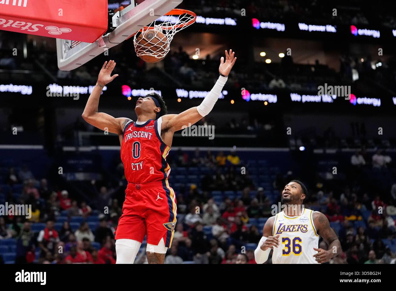 New Orleans Pelicans guard Jeremiah Fears (0) slam dunks ahead of Los ...