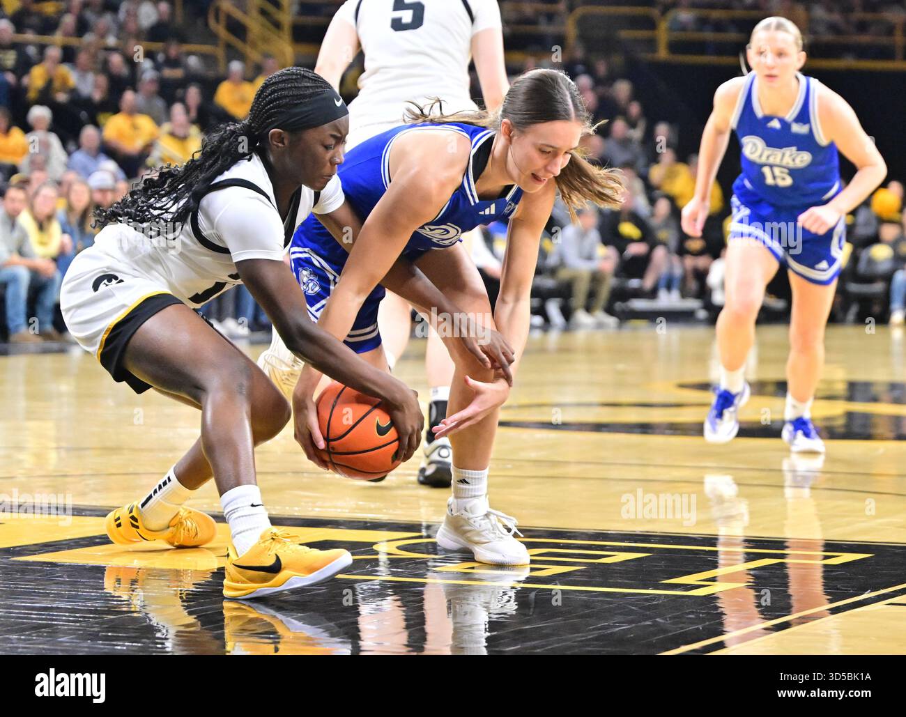 IOWA CITY, IA - NOVEMBER 13: Iowa guard Chazadi Wright (11) and Drake ...