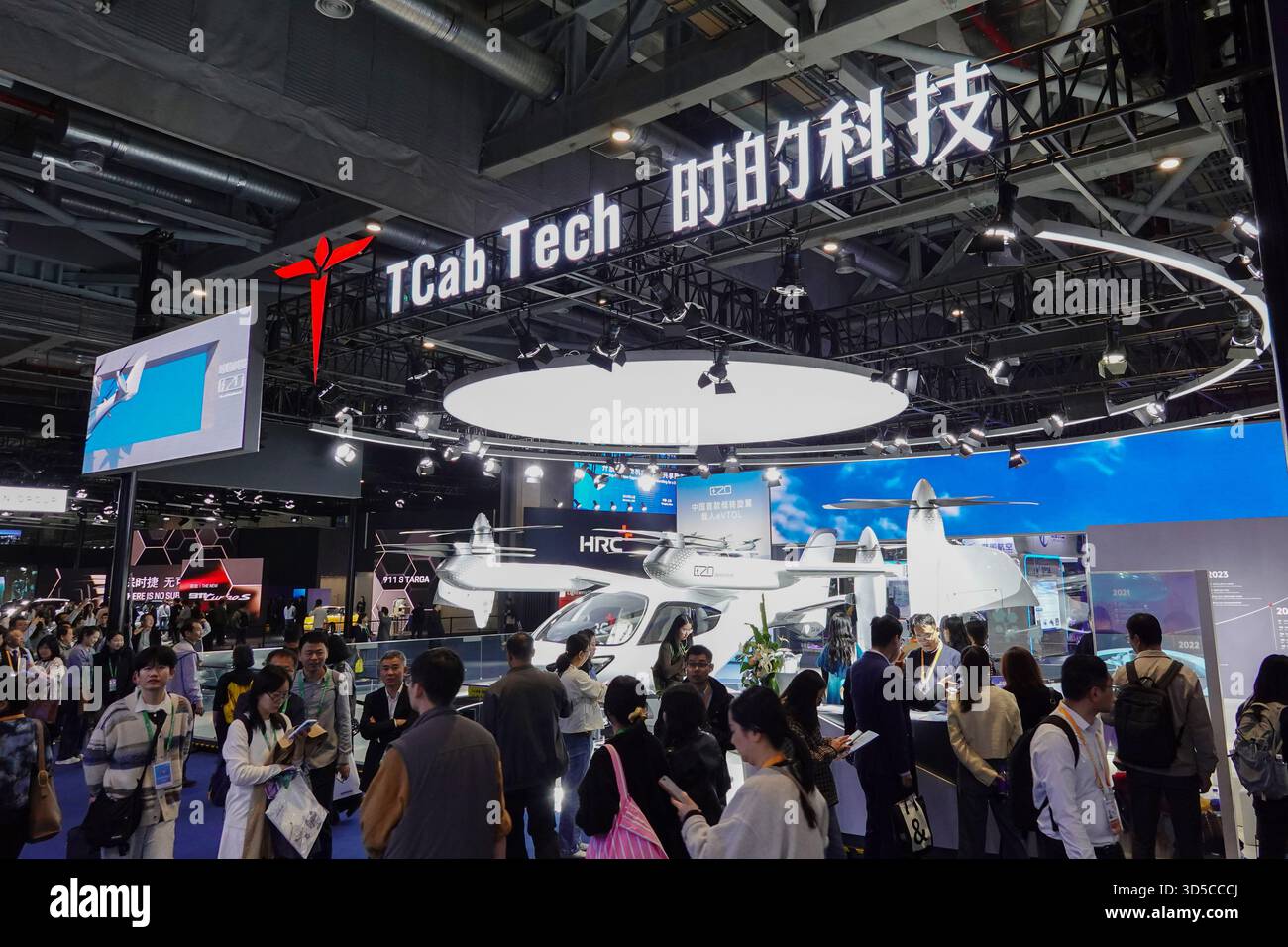 The TCab Tech exhibition area attracts many visitors at the 8th China ...