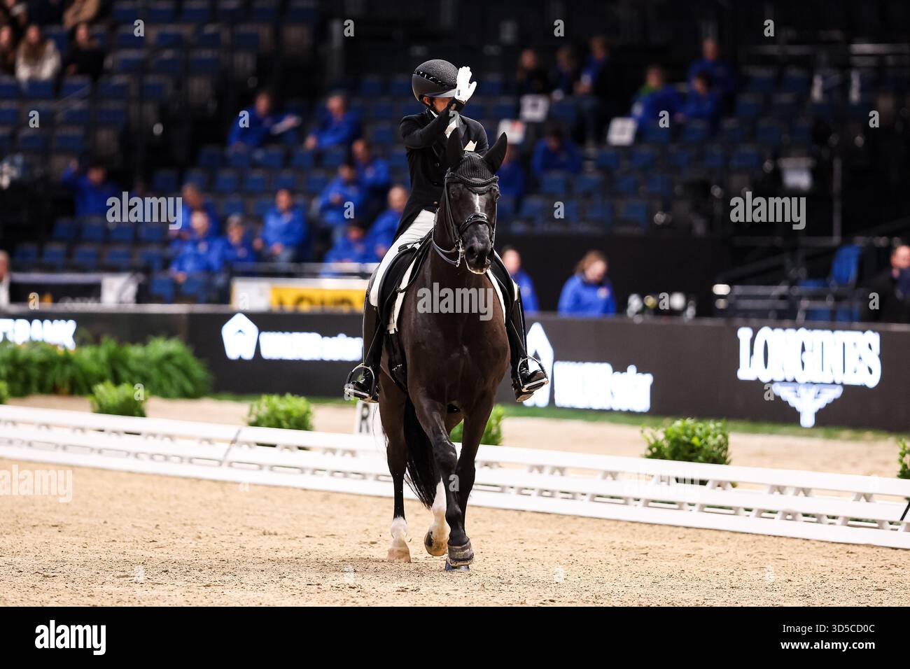 Lisa Mueller Gut Wettkams Zonik Hit Old thanks the audience Prize of ...