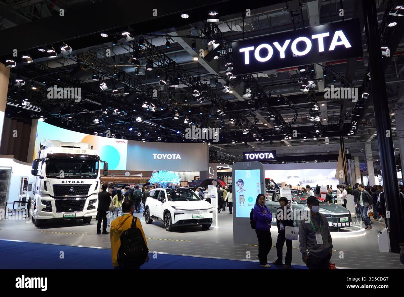 The Toyota booth is bustling with visitors at the 8th China ...
