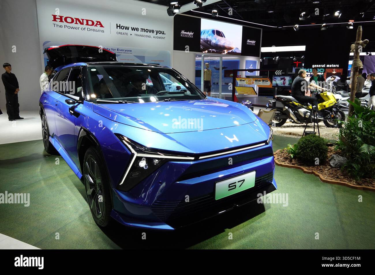 November 8, 2025, Shanghai, China: A blue Honda electric vehicle model ...