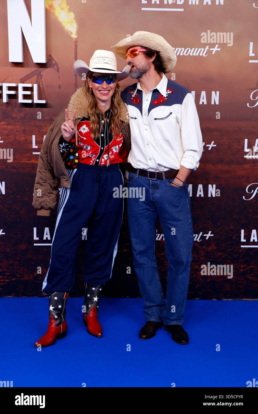 Evelyn Weigert und Tom Beck bei der Premiere der 2. Staffel der Serie ...