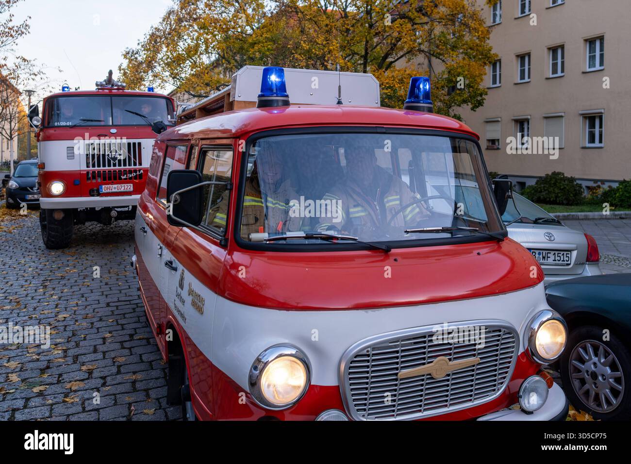 Kleinlöschfahzeug Barkas 1000 und ehemaliges Tanklöschfahrzeug TLF der ...
