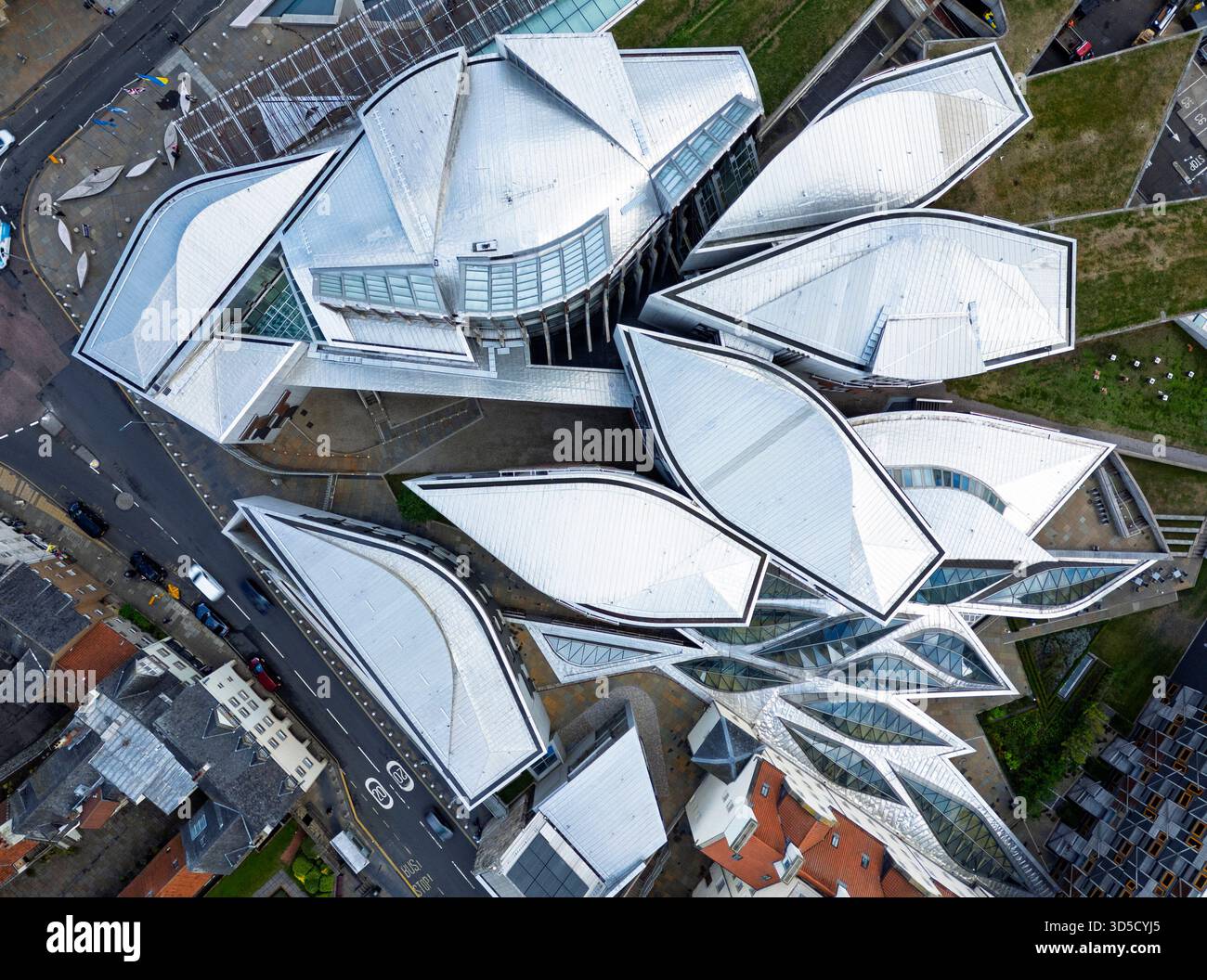 Aerial view of scottish parliament buildings hi-res stock photography ...
