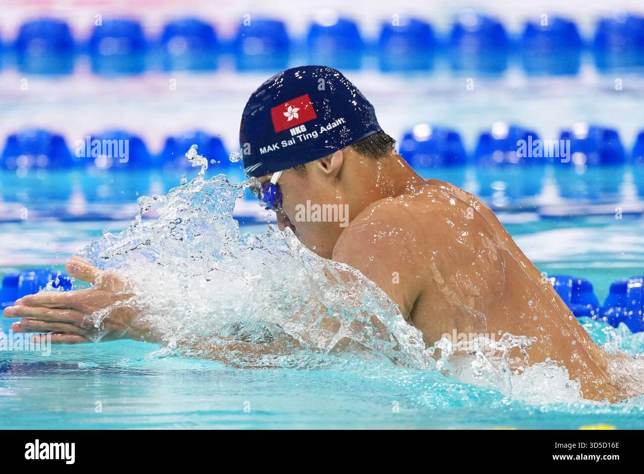 (251115) -- SHENZHEN, Nov. 15, 2025 (Xinhua) -- Mak Sai Ting Adam of ...