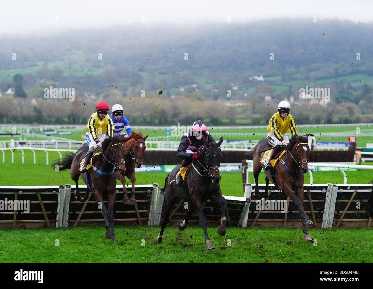 Runners and riders on the first lap before going on to win the JCB ...