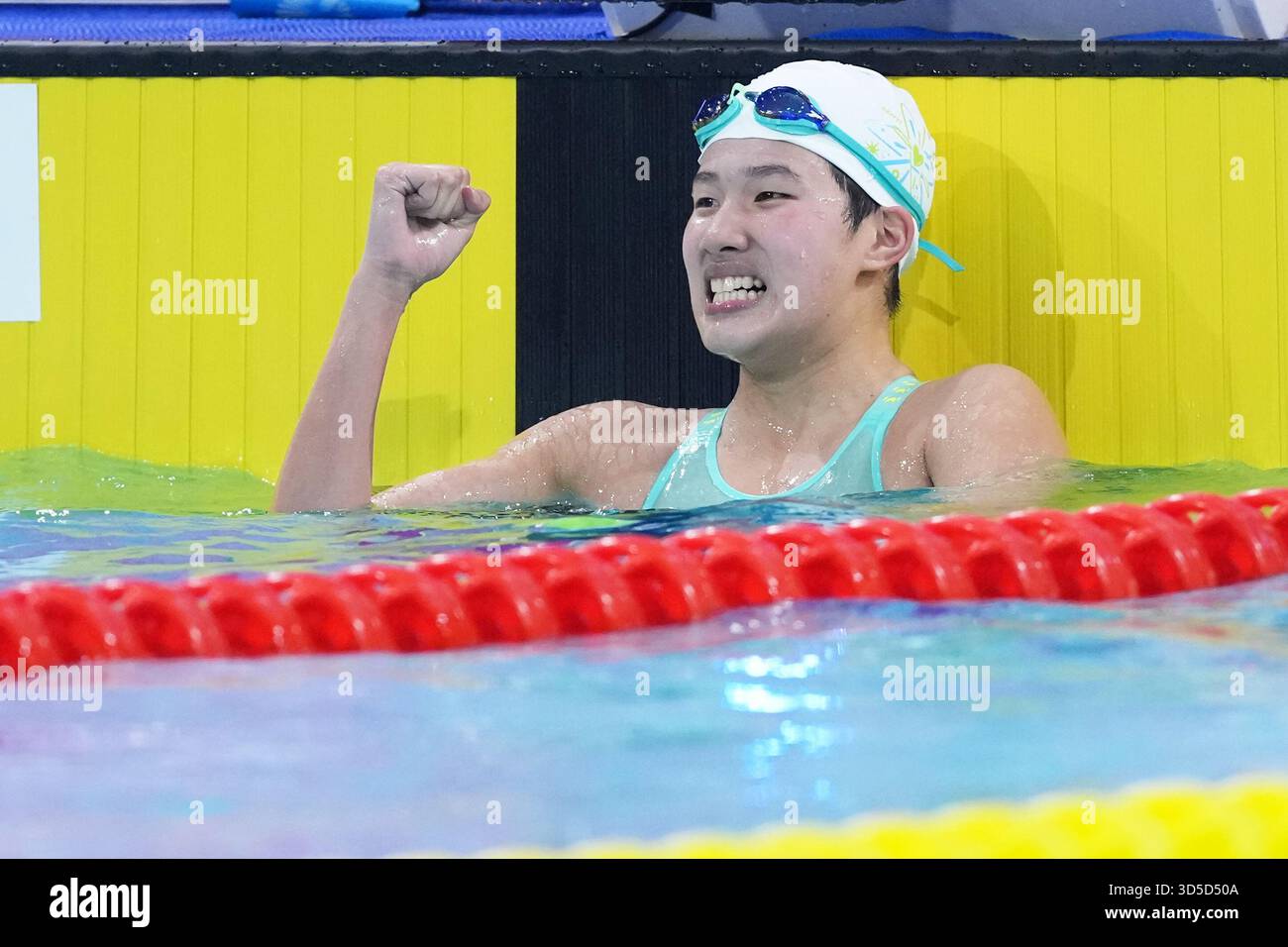 (251115) -- SHENZHEN, Nov. 15, 2025 (Xinhua) -- Lyu Qinyao of Jiangsu reacts after the women's ...