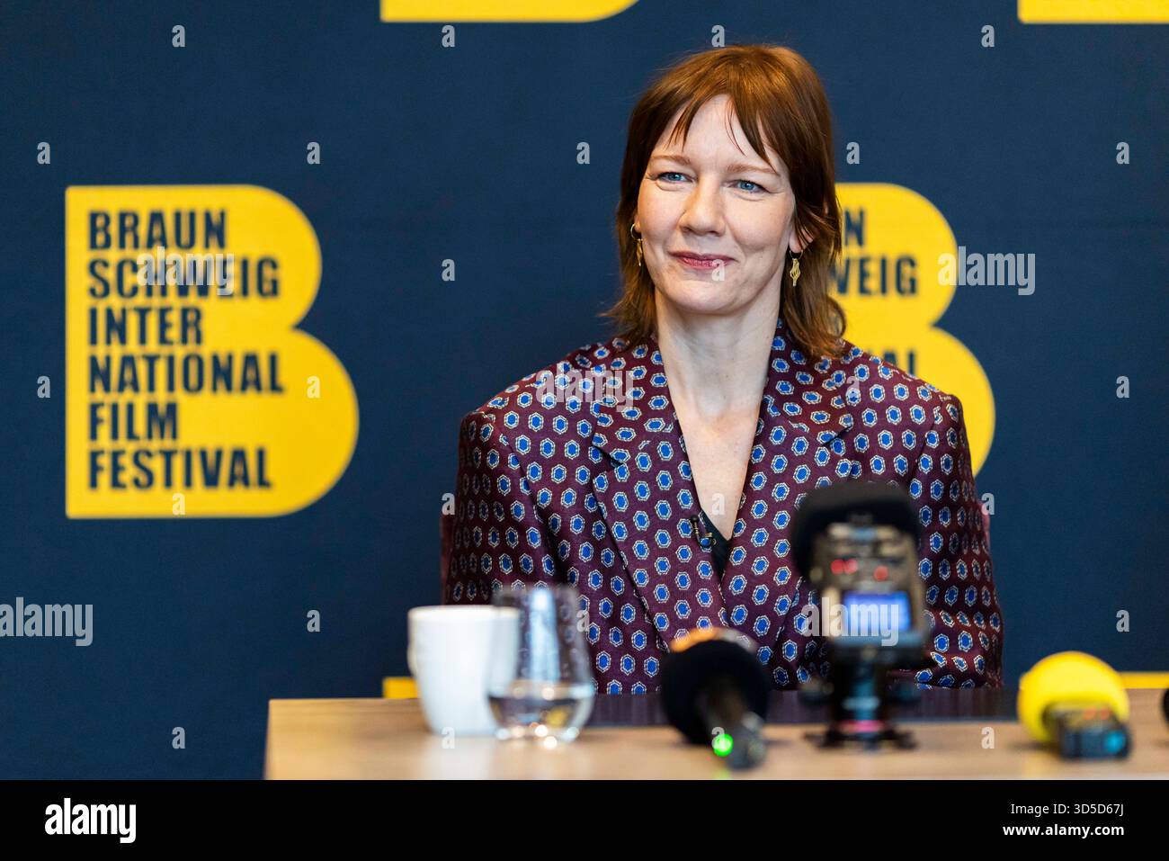 15 November 2025, Lower Saxony, Brunswick: Actress Sandra Hüller sits ...