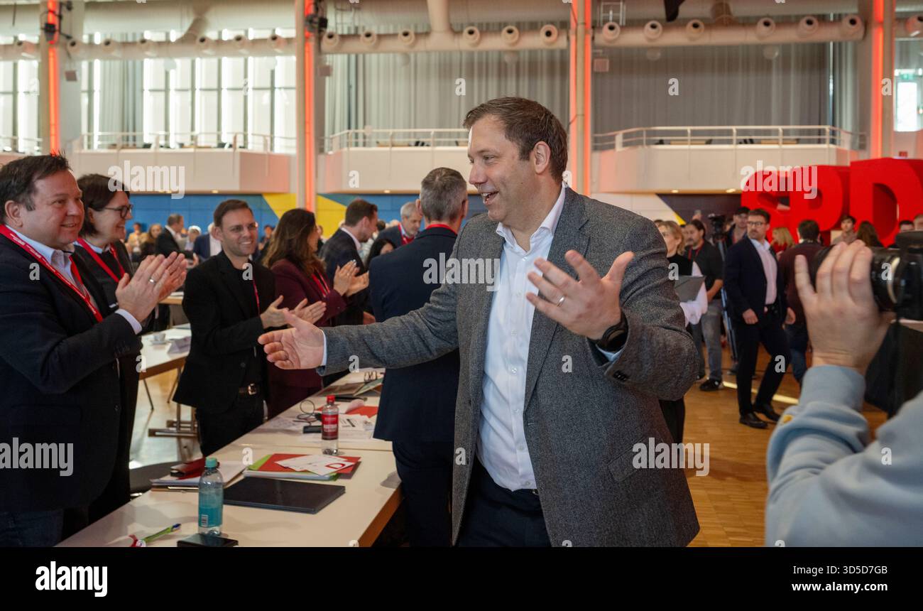 15 November 2025, Baden-Württemberg, Ulm: At the state party conference ...